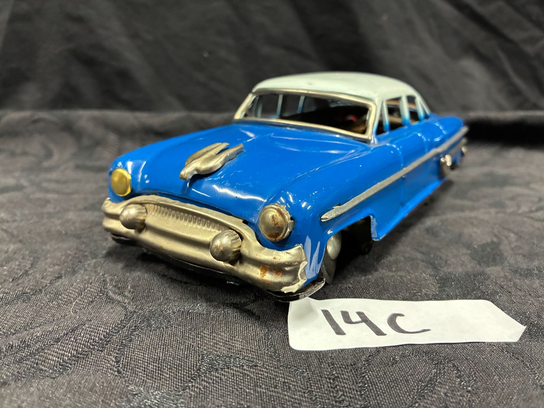 1950s Pontiac tin battery operated car Made in Japan 8"