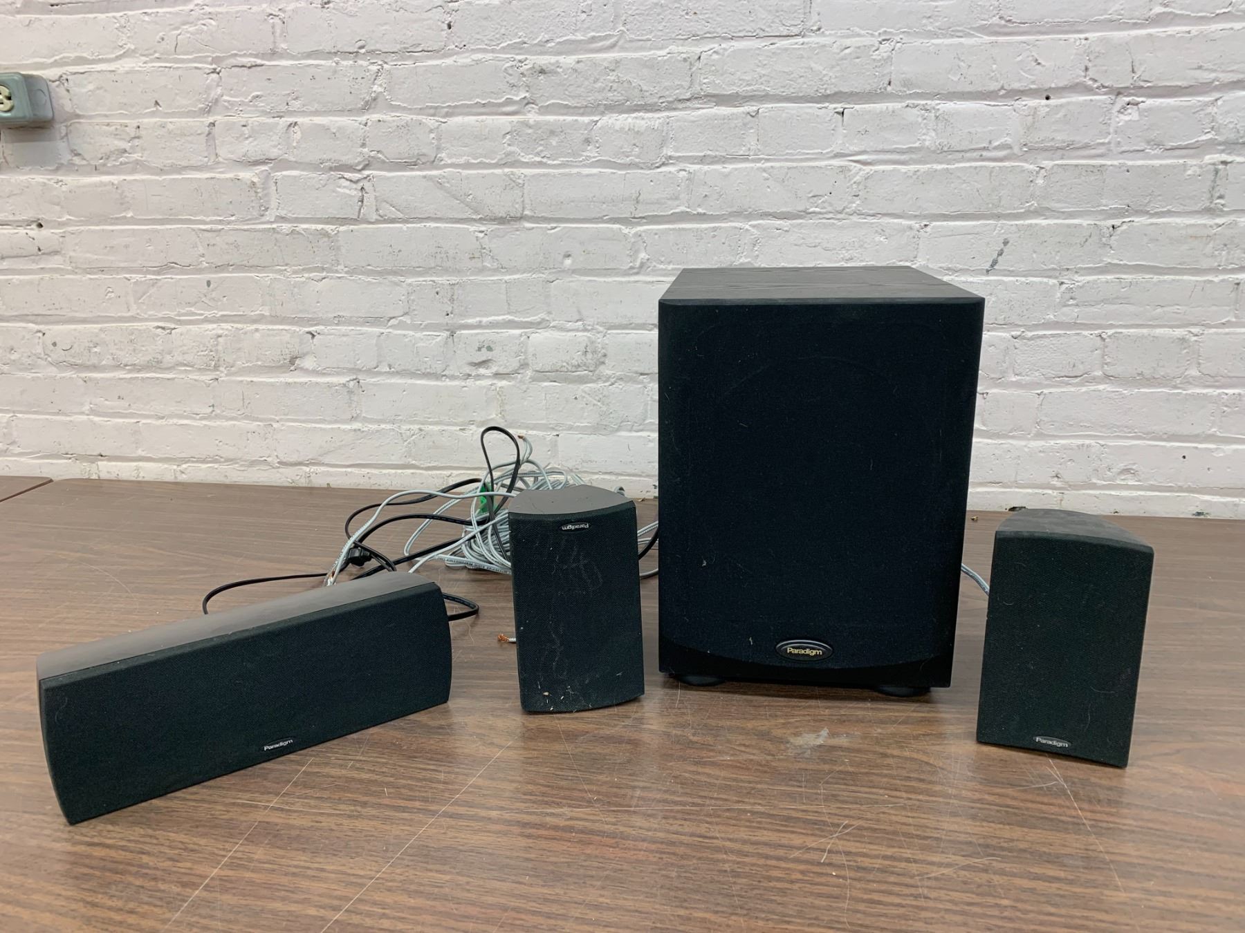 Paradigm PDR Series Surround Sound Home Theatre System w Cables, Left ...