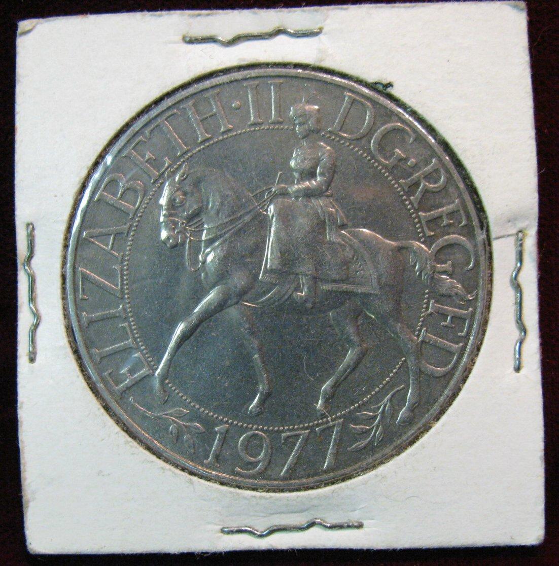 1675. 1977 Great Britain Elizabeth II Crown. Queen riding horse. BU