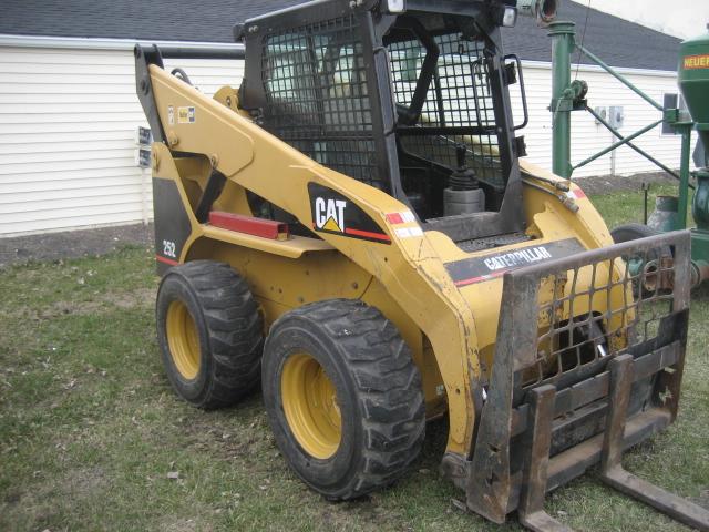 Cat, 2003 Cat Model 252 skid steer with 3480 hrs.