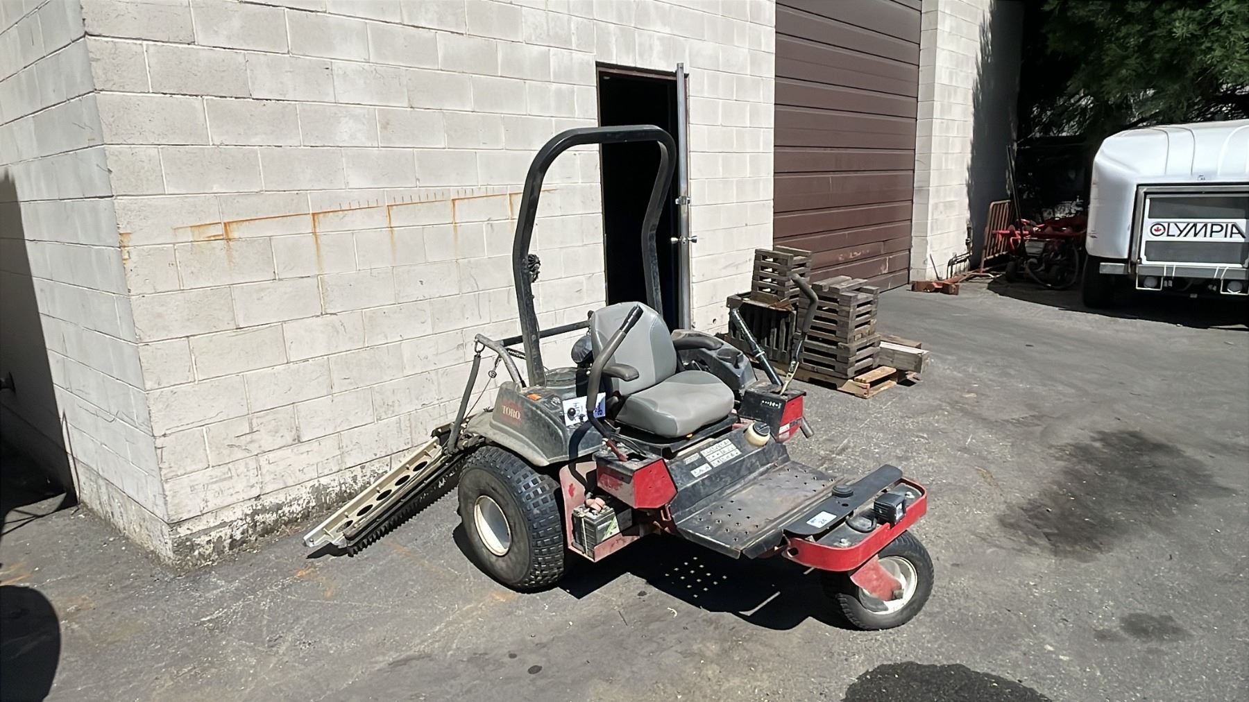 2014 TORO 2040Z SAND TRAP RACK, MOWER, RED/BLACK, - Able Auctions