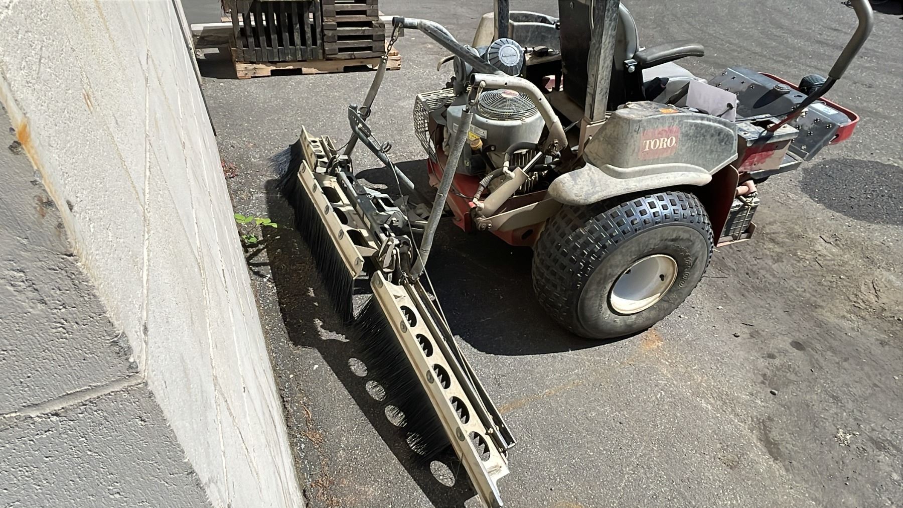 2014 TORO 2040Z SAND TRAP RACK, MOWER, RED/BLACK, - Able Auctions