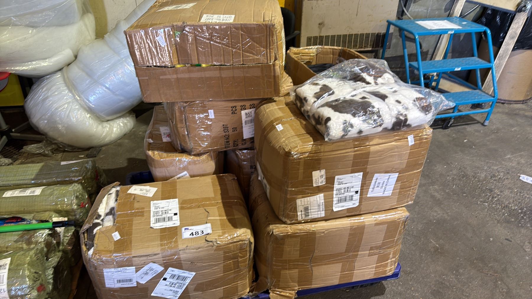 PALLET OF COW PRINT BLANKETS, BACKPACKS & 10" WIDE BROOM HEADS *MUST ...