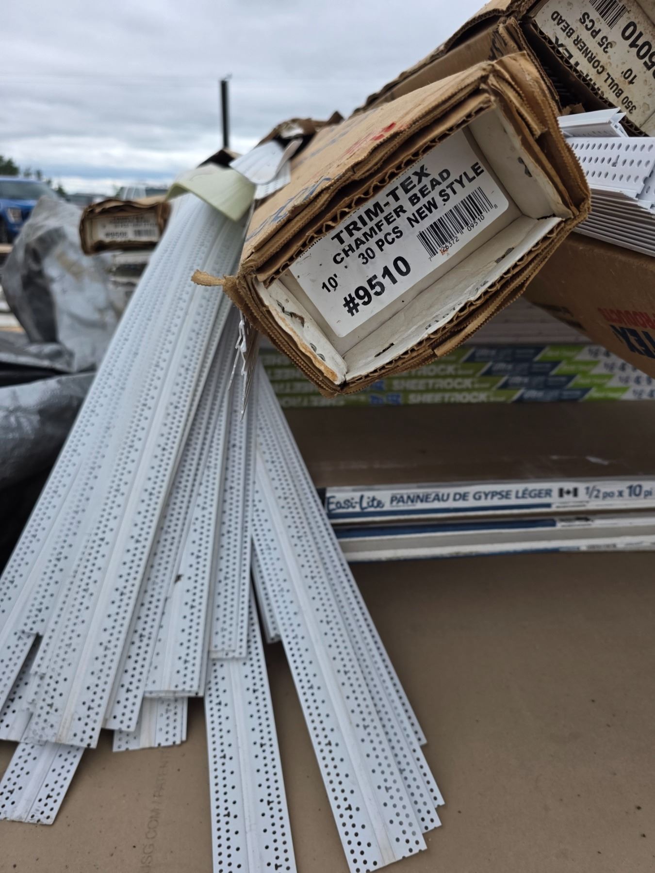 Pallet of corner head trim and various trim- approx 10ft length ...