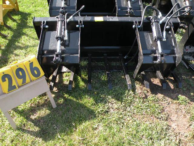 Square tine twin cylinder grapple bucket