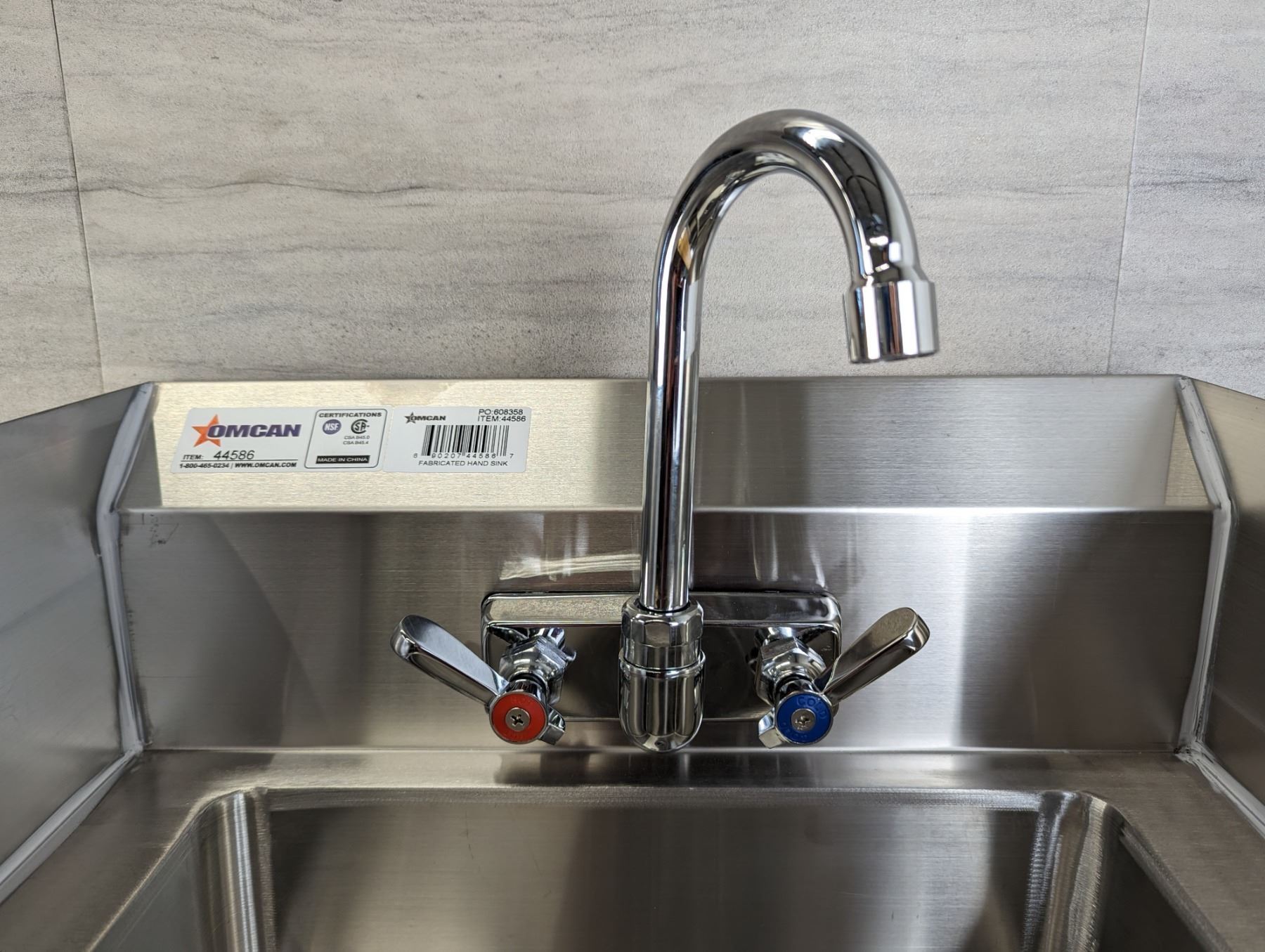 Hand Sink with Side Splashes, 4" Faucet, Omcan 44586
