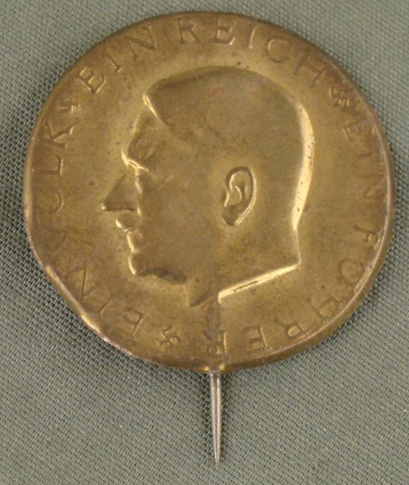 ORIGINAL 1933 VOTE HITLER MEDAL / PIN WITH SWASTIKA