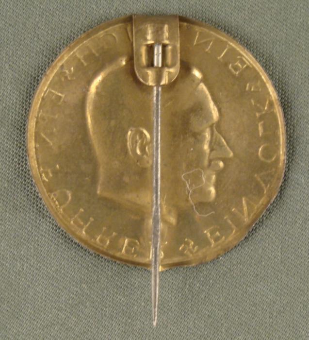 ORIGINAL 1933 VOTE HITLER MEDAL / PIN WITH SWASTIKA