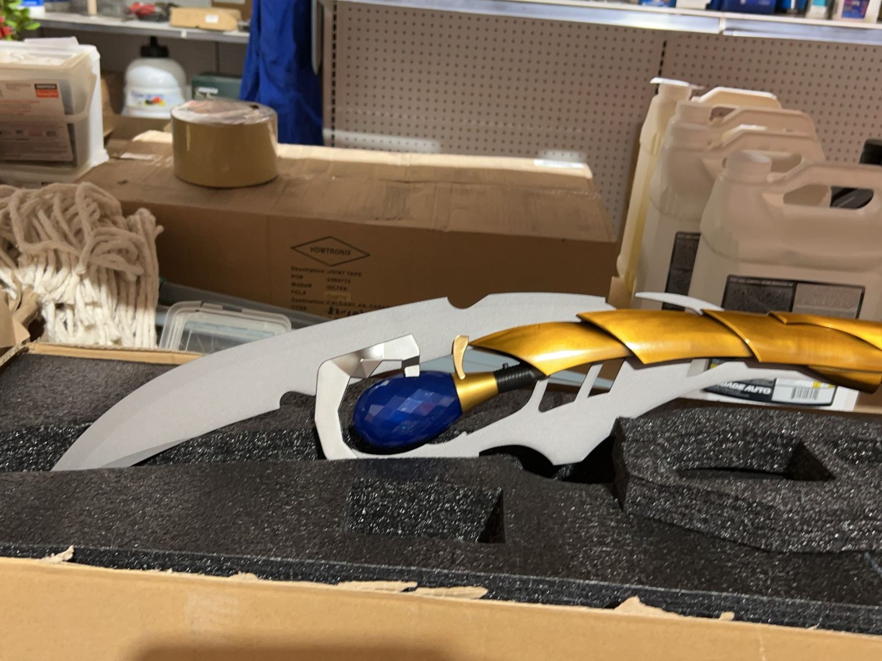 Loki’s Chitauri Sceptre – Infinity Stone IlluminatesMetal sceptre with ...