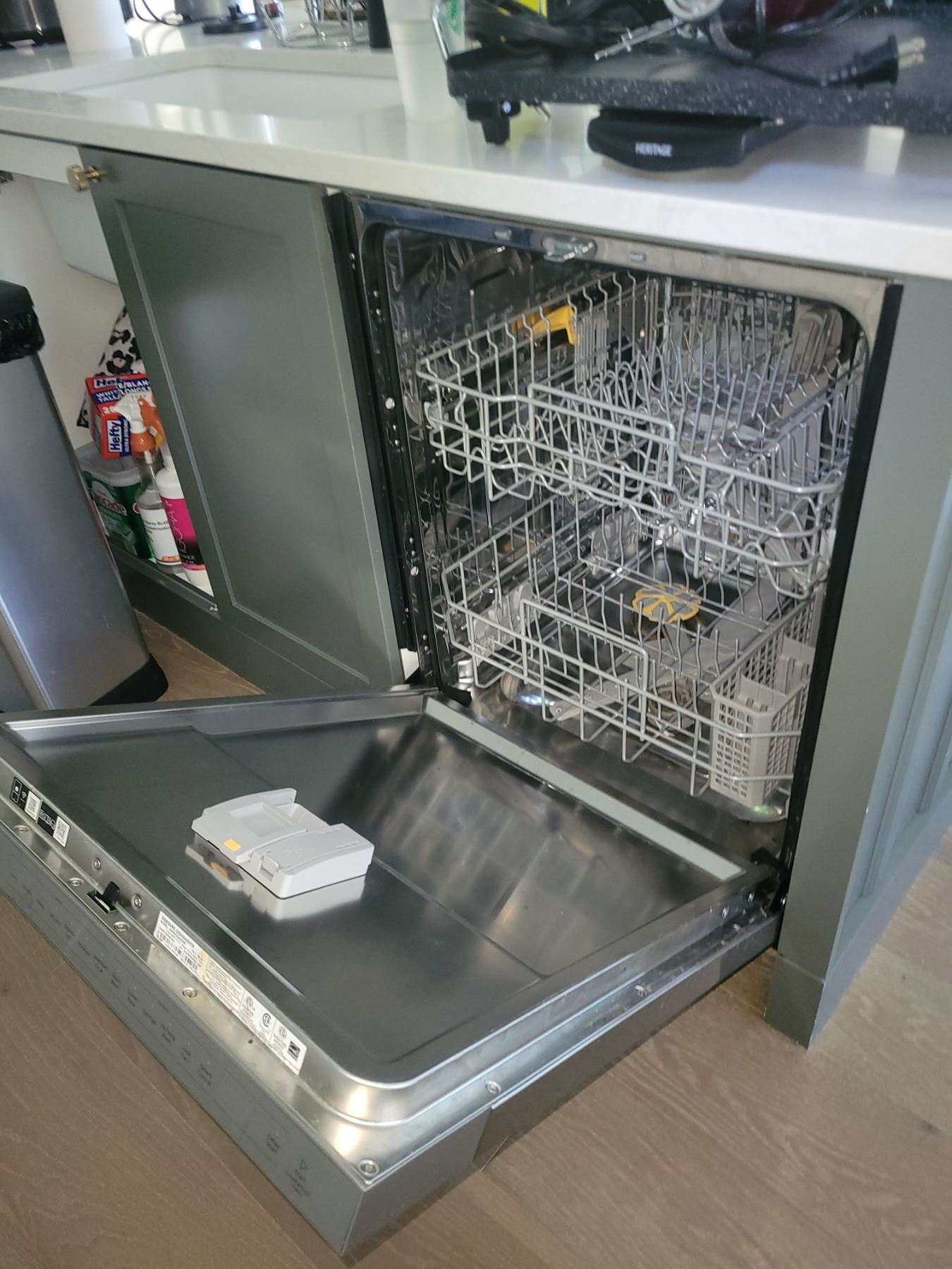 Samsung Smart Thing Storm Wash Dishwasher C