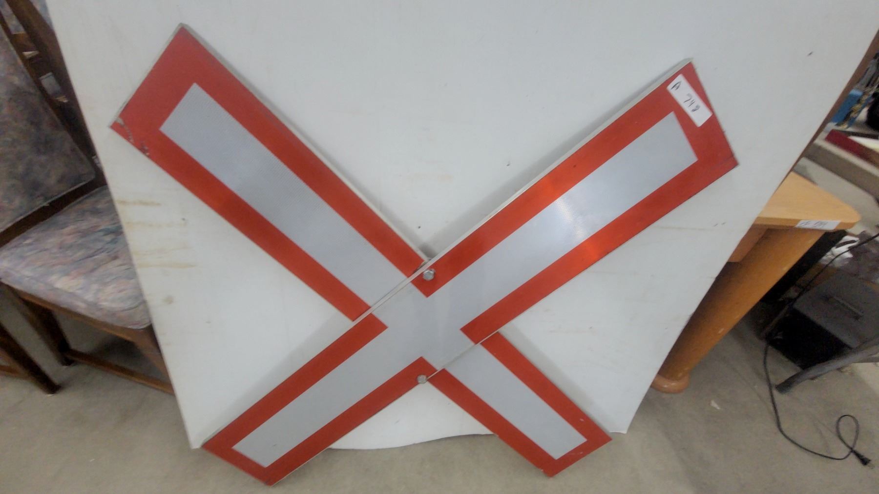 Railroad Crossing Crossbuck Sign, Red and White Reflective Metal X ...