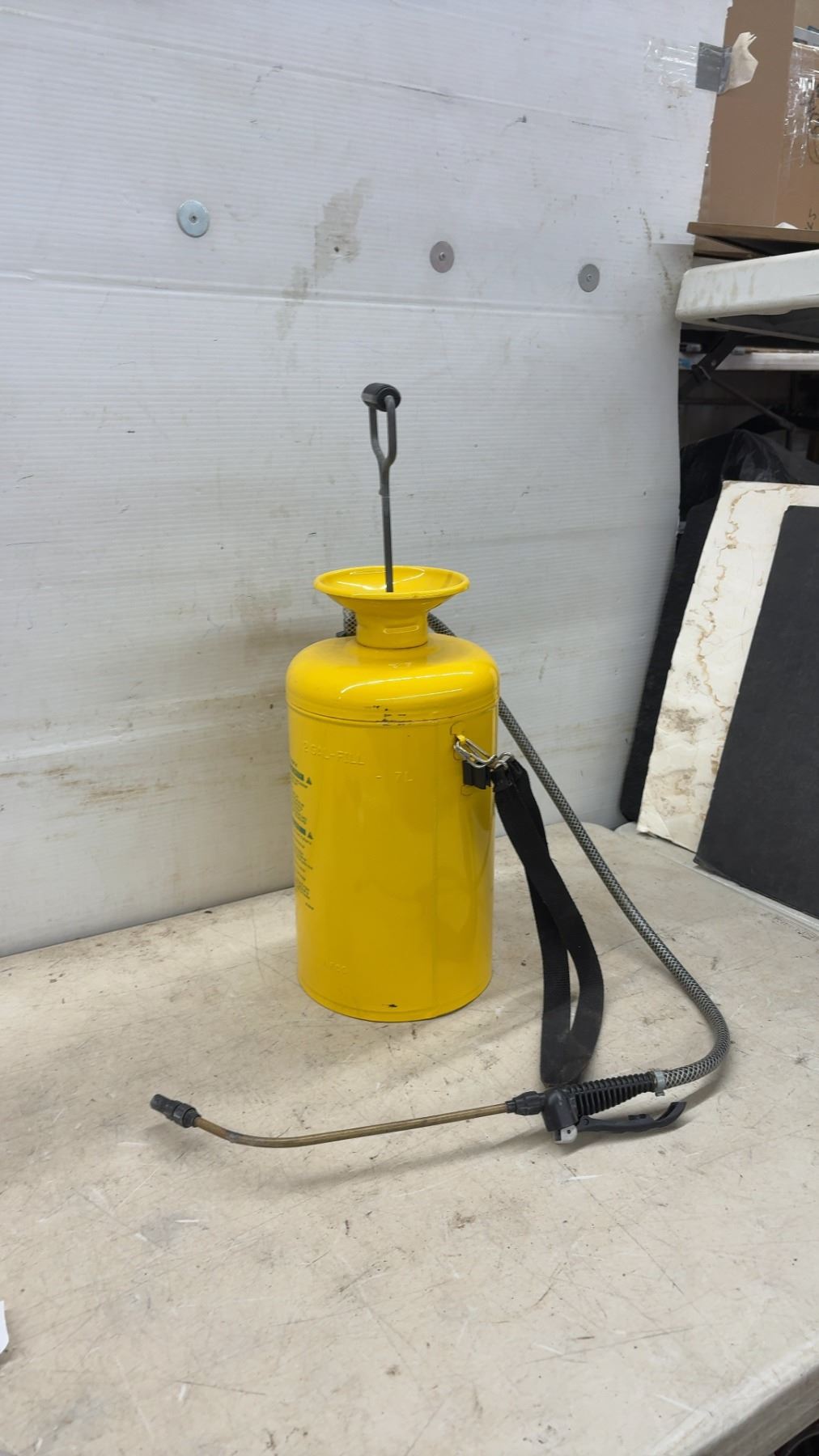 True Temper PS1000 x 1.5-Gallon Pressure Sprayer and Garden Club 2 ...