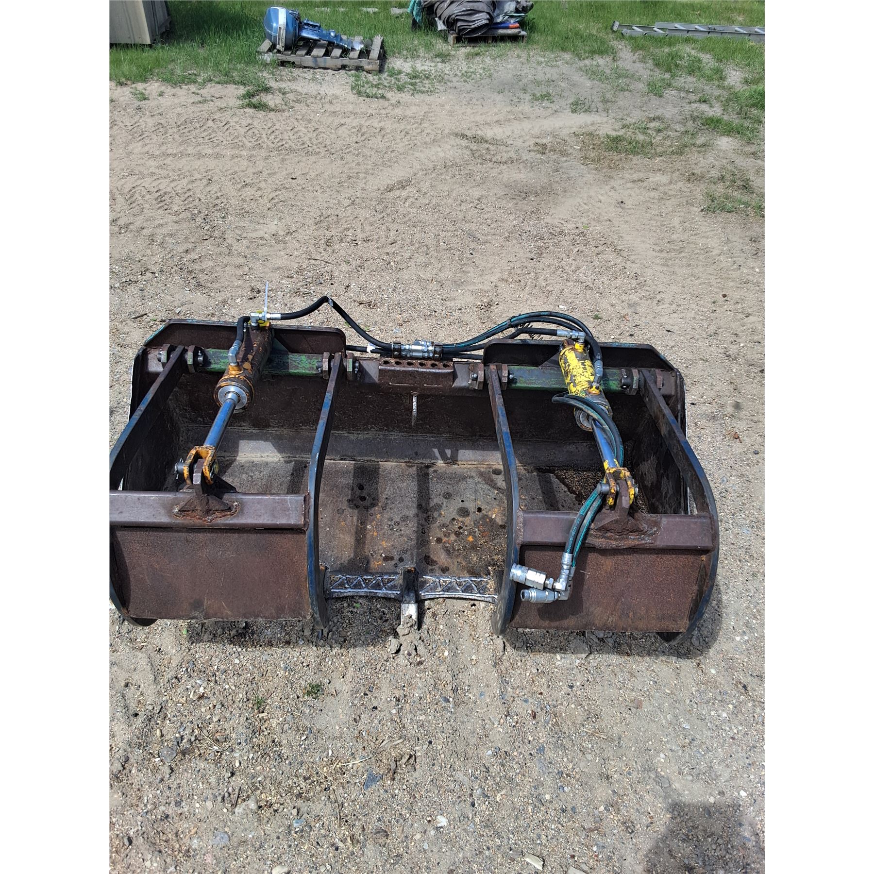 67" Tooth Bucket with Grapple - Bodnarus Auctioneering