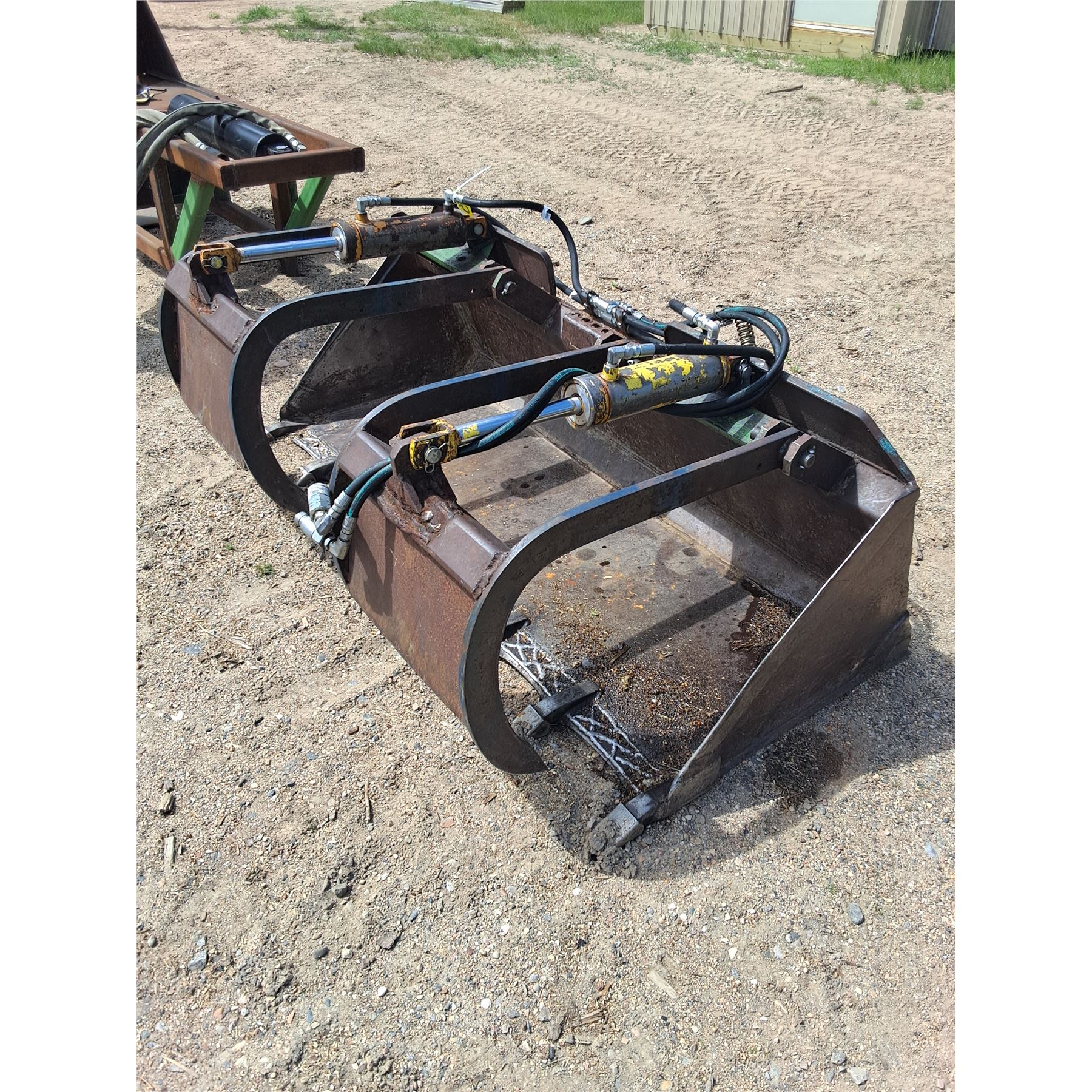 67" Tooth Bucket with Grapple - Bodnarus Auctioneering
