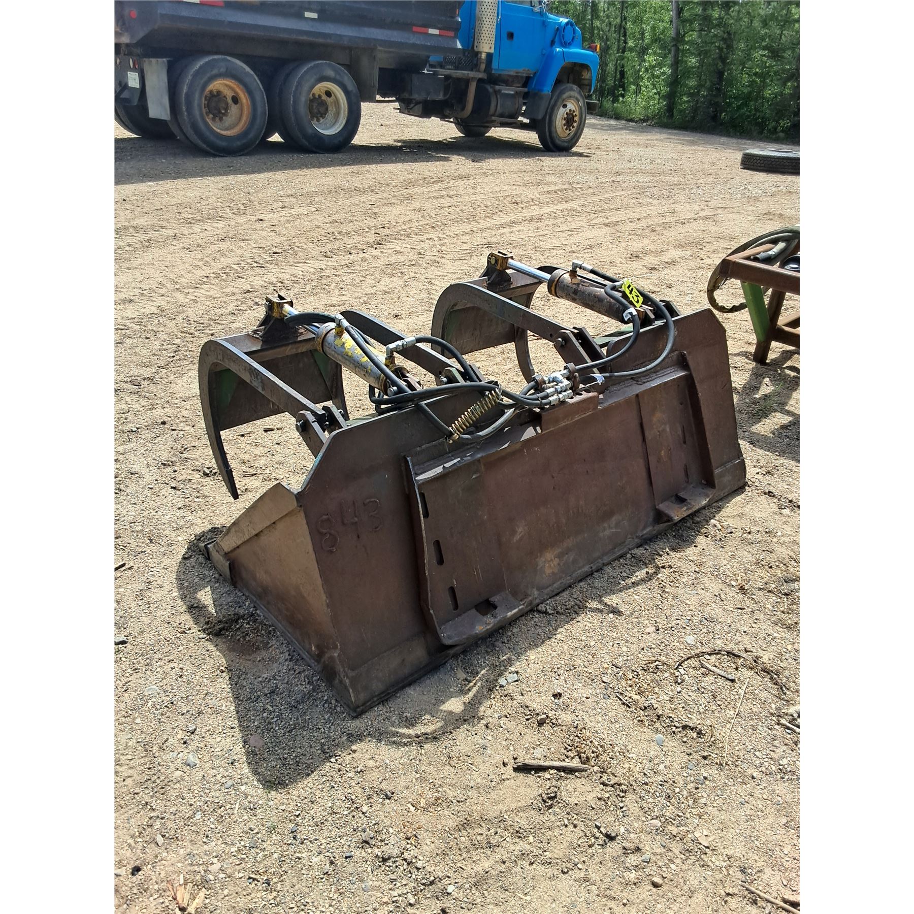 67" Tooth Bucket with Grapple - Bodnarus Auctioneering