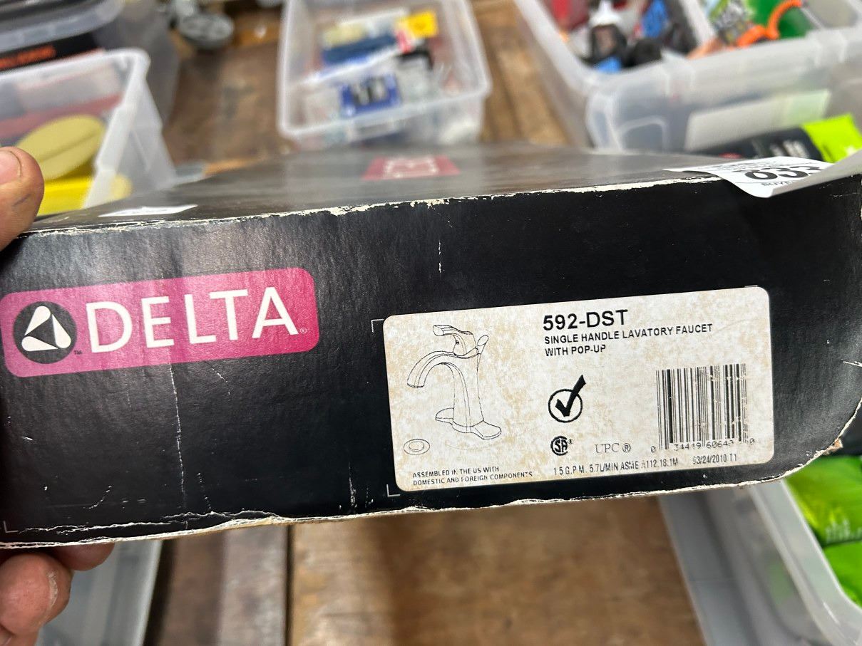 Delta Lavatory Fixture, Bins 3 w/Work Light, Supplies