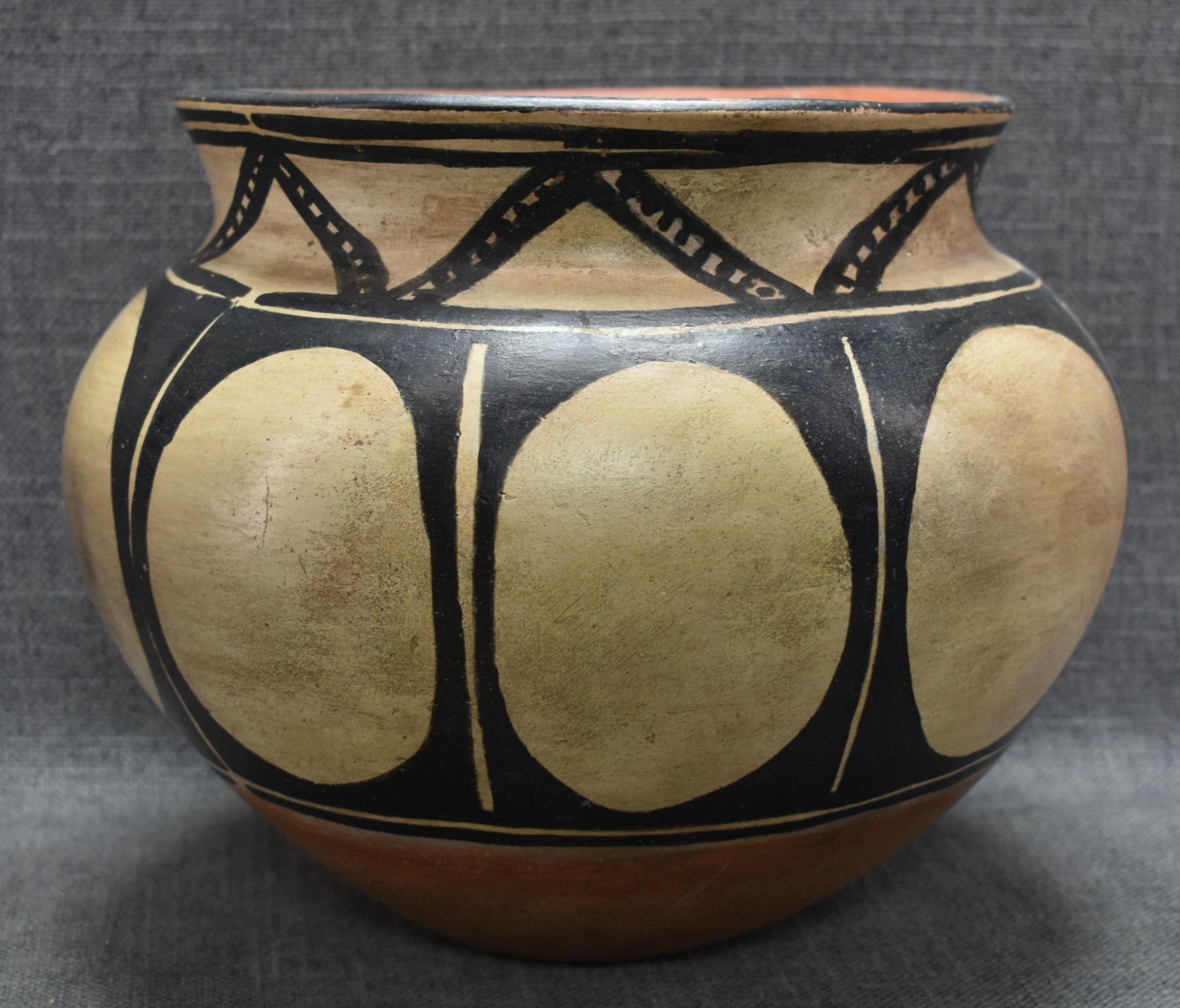 SANTO DOMINGO POTTERY OLLA (NICETA CALABAZA)