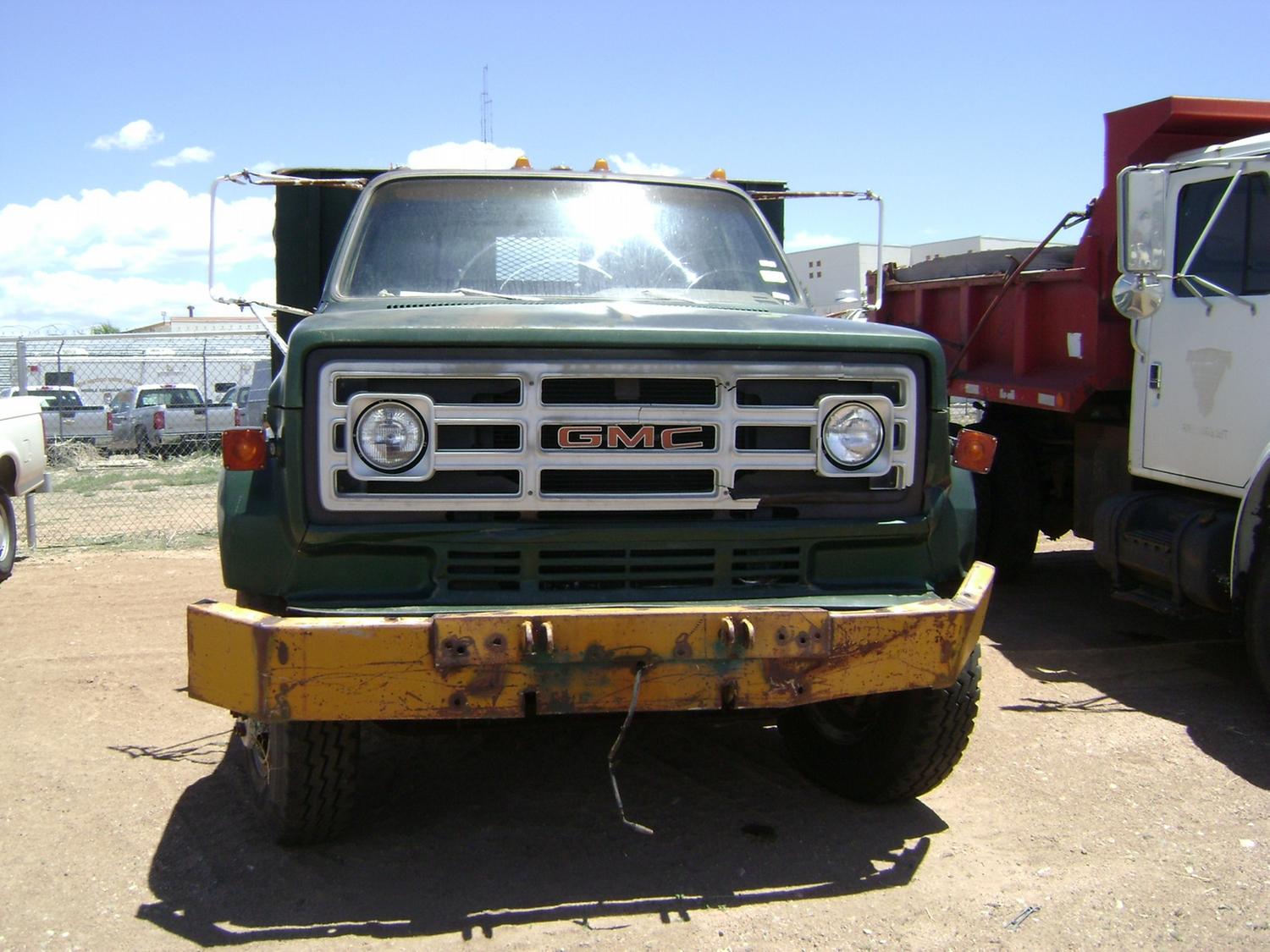 39 "1978 GMC SIERRA 6000 C60 STAKE BED