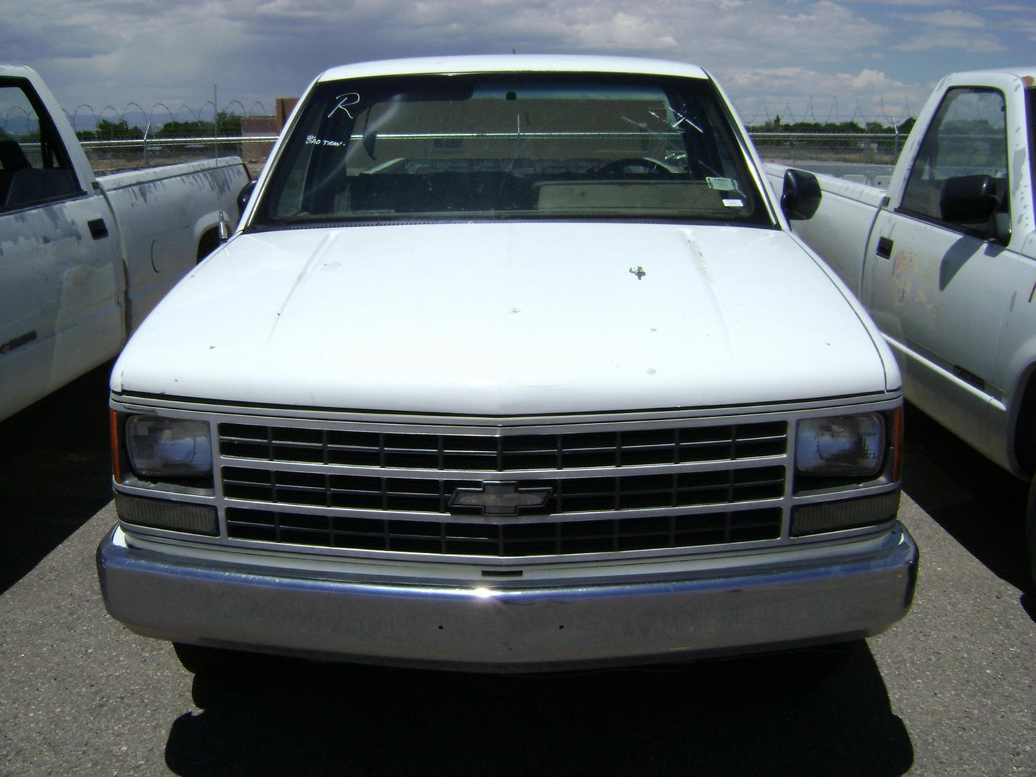 58 "1990 CHEVROLET C2500 PICKUP