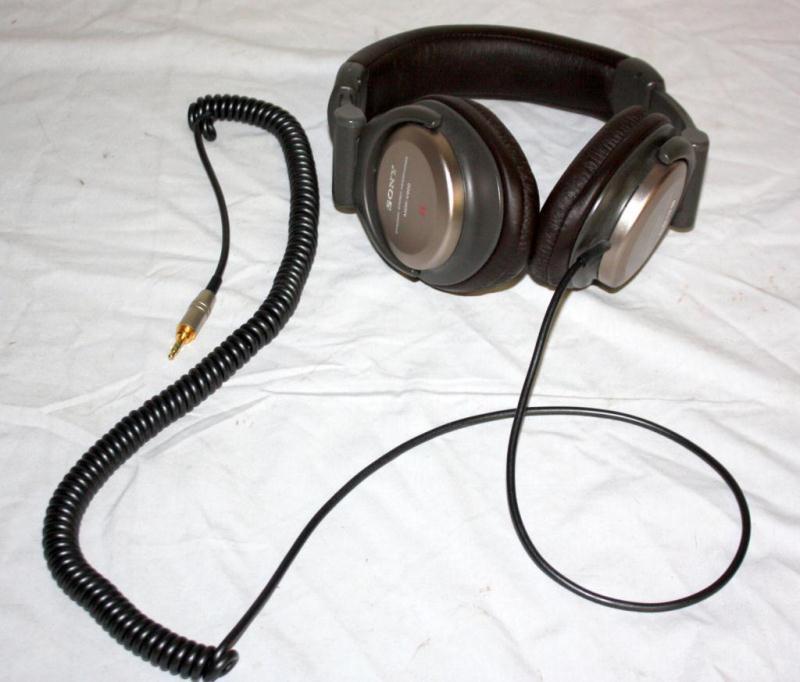 Sony Headphones MDR- V900