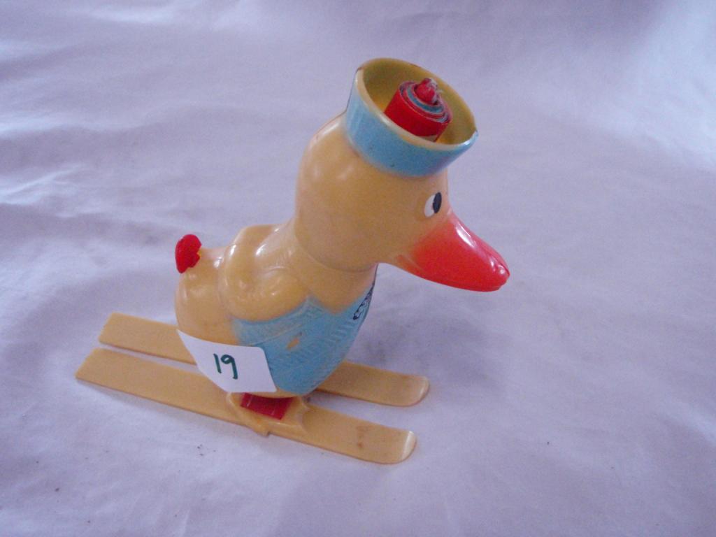 Vintage Plastic Chinese Yo-Yo Duck