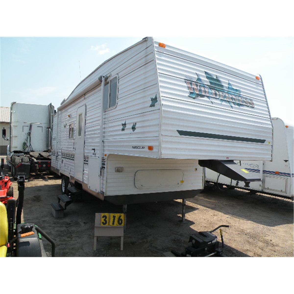 2003 Fleetwood Wilderness 5th wheel camper