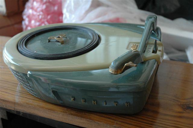 Zenith Disk Jockey phonograph, plays 33, 45, 78 rpm; made in France