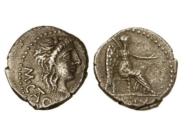 Quinario. 89 a.C. PORCIA. M. Porcius Cato. Anv.: M. CATO. Busto de ...