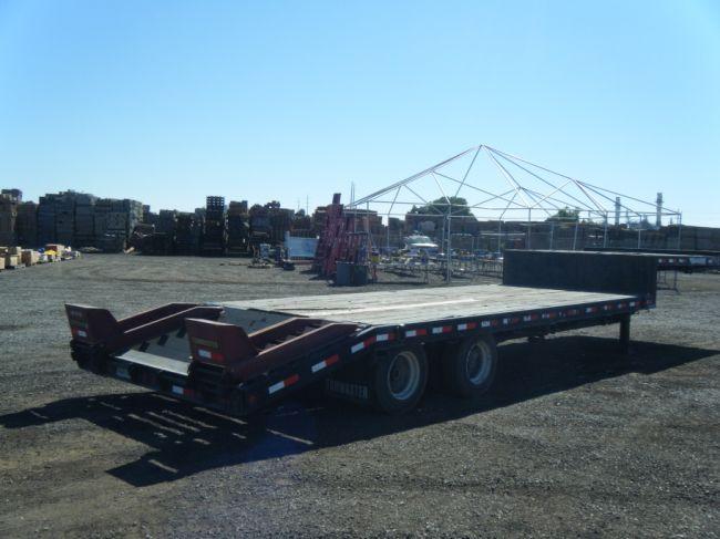 2001 Towmaster T-50RG 30' T/A Equipment Trailer