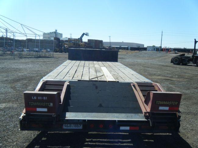 2001 Towmaster T-50RG 30' T/A Equipment Trailer