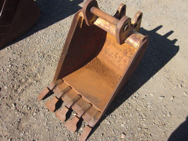 Case 24" Tooth Backhoe Bucket
