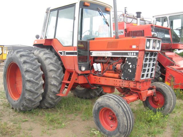 IHC 1086 Tractor