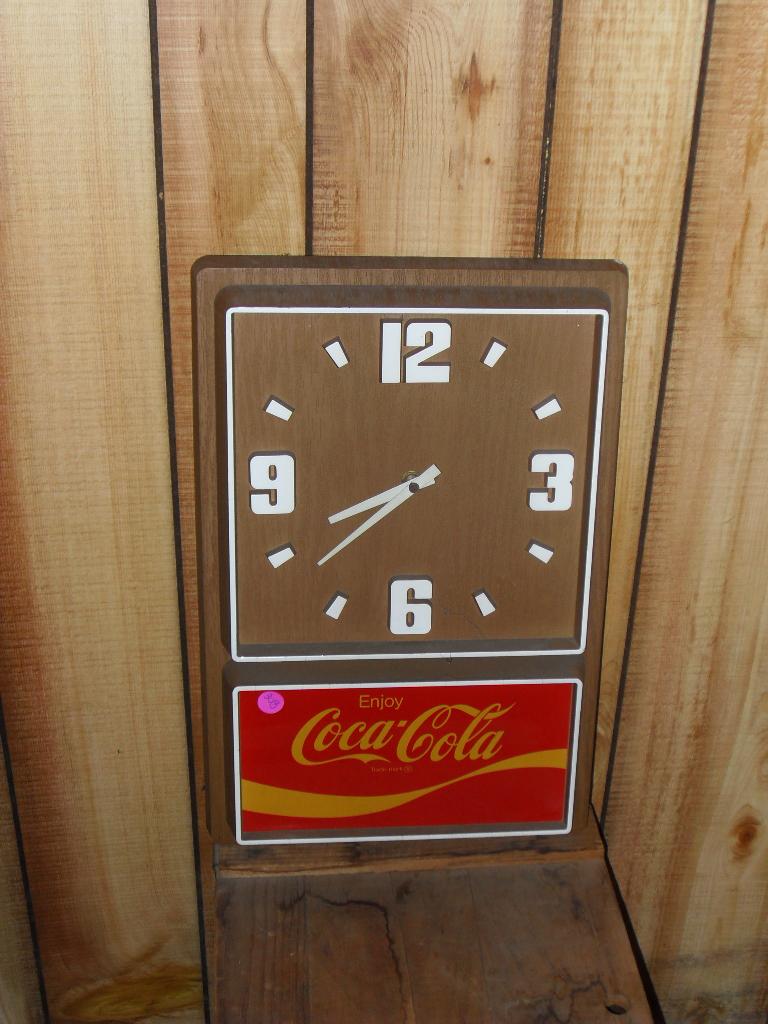 COCA-COLA PLASTIC BATTERY OPERATED RESTAURANT CLOCK