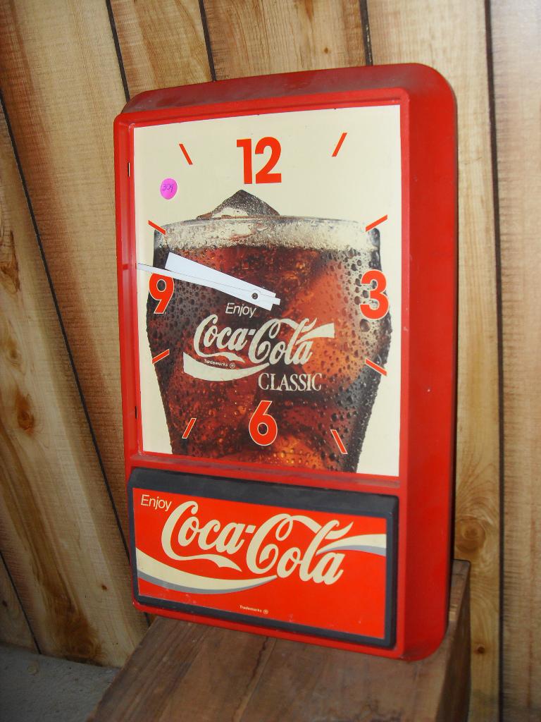 COCA-COLA PLASTIC BATTERY OPERATED RESTAURANT CLOCK
