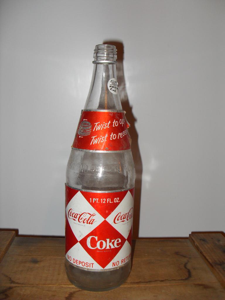 COCA-COLA BIG DIAMOND 12 OZ BOTTLE
