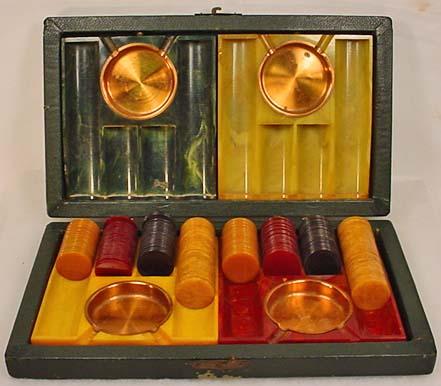 EARLY BAKELITE POKER CHIP SET W/ 4 BAKELITE PLAYER