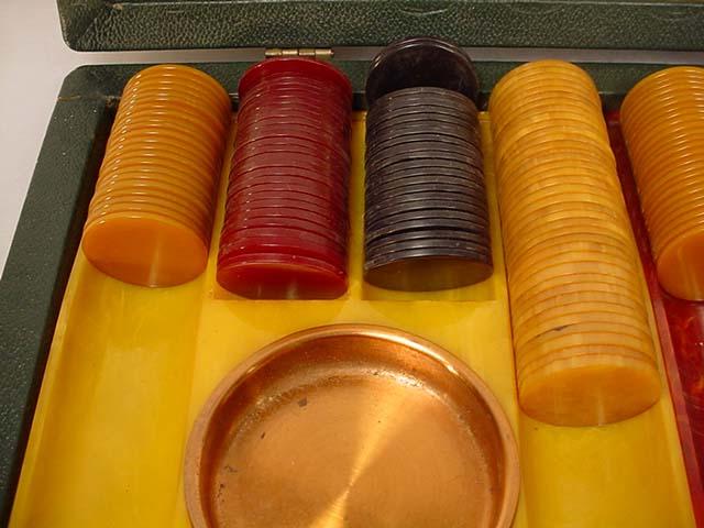 EARLY BAKELITE POKER CHIP SET W/ 4 BAKELITE PLAYER