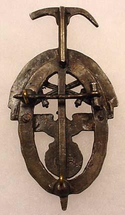 REPRODUCTION WW2 GERMAN NAZI ALPINE POLICE BADGE