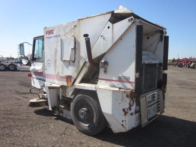 * 1990 FMC Vanguard 3000 3-Wheel Street Sweeper