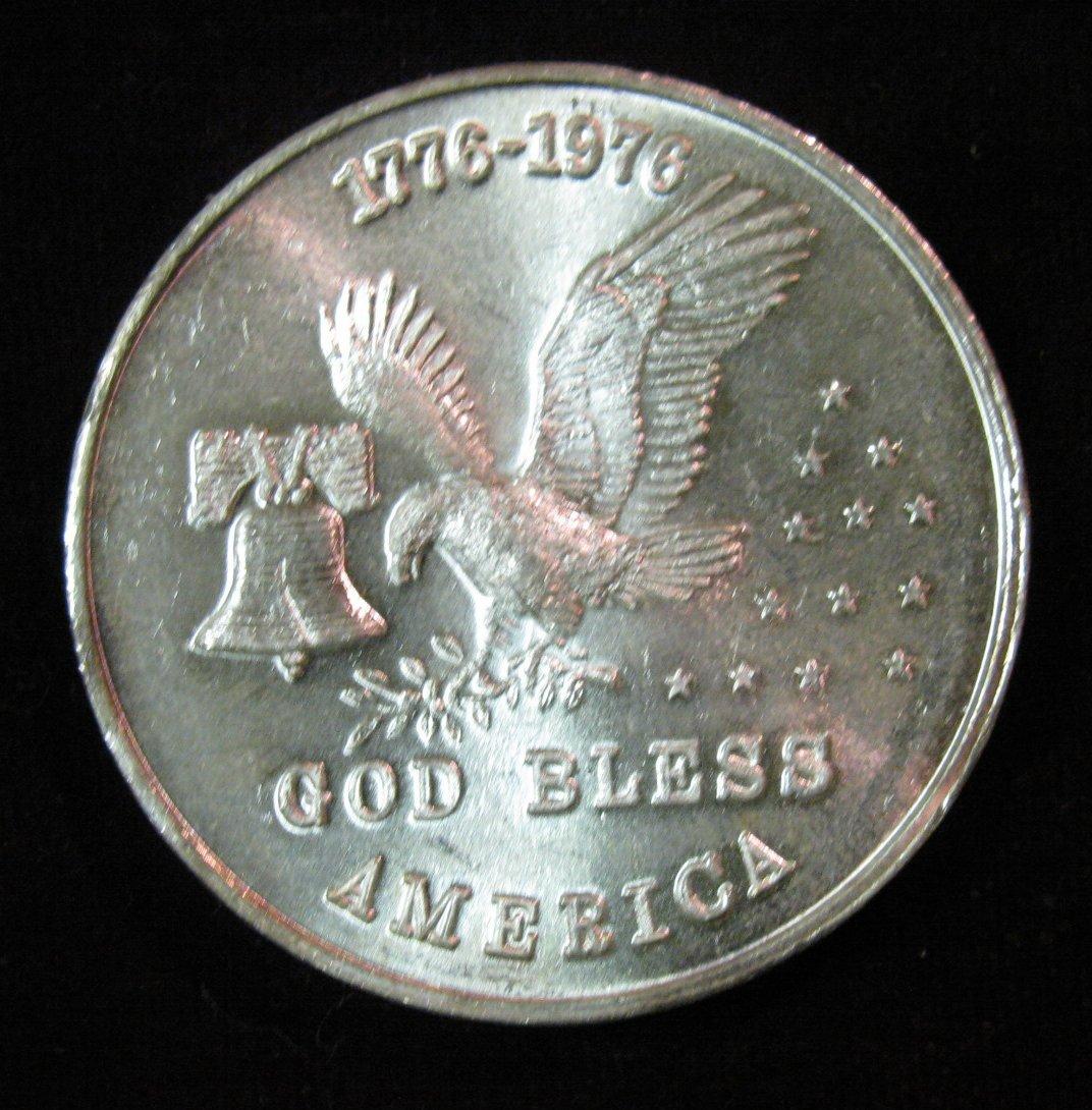 31. 1776-1976 God Bless America One Ounce .999 Fine Silver. BU.