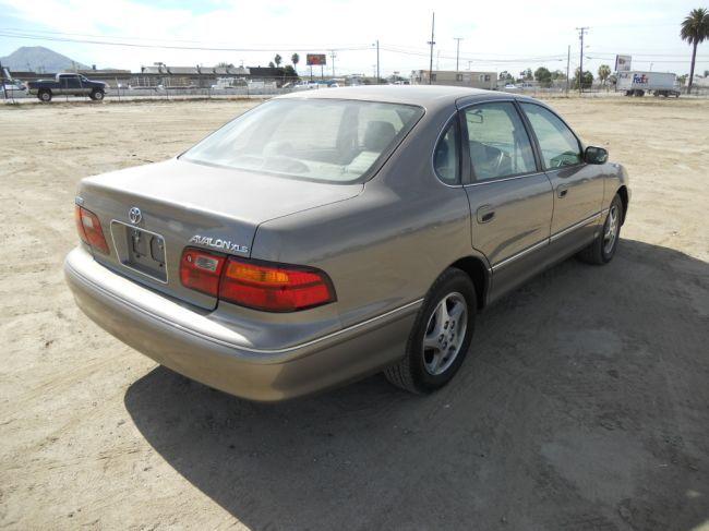 1998 Toyota Avalon XLS 4-Door Sedan