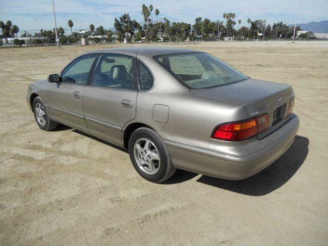 1998 Toyota Avalon XLS 4-Door Sedan