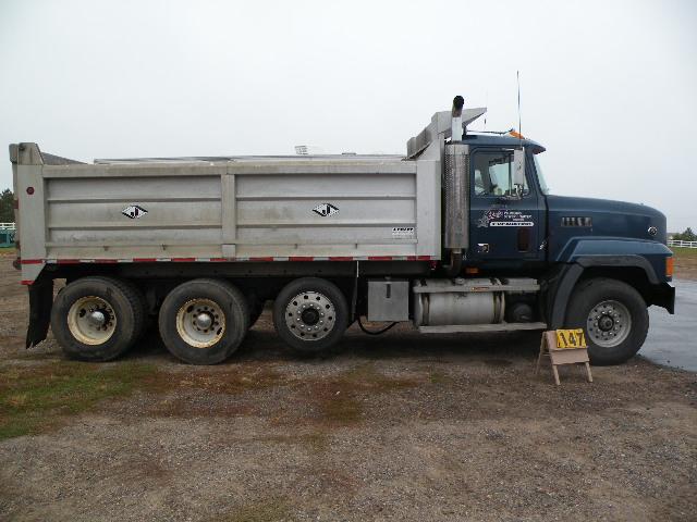 1993 Mack CL700