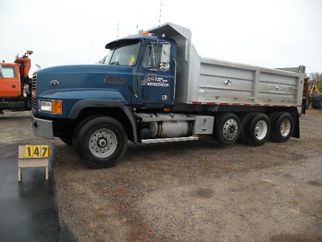 1993 Mack CL700