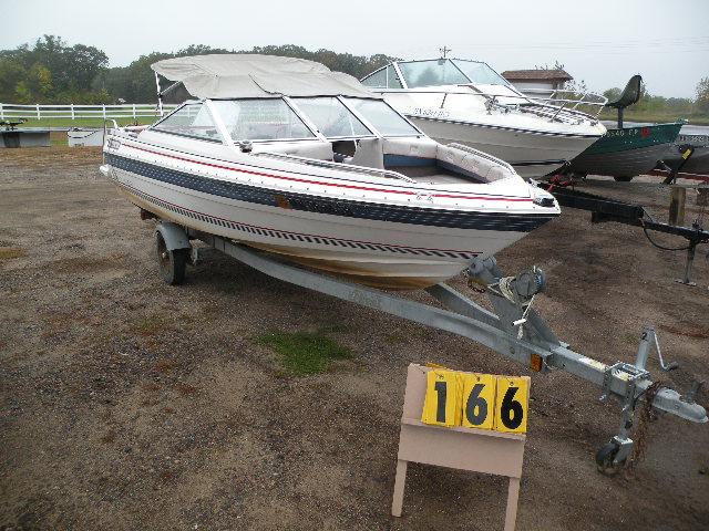1985 Bayliner Capri 16 ft boat w/trailer