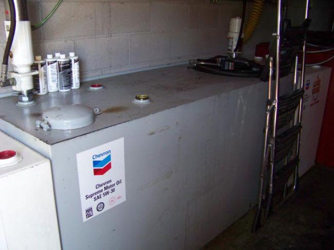 Chevron Oil Drum w/ Pneumatic Pump