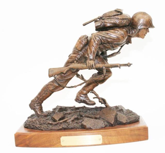 PAUL E ISON SIGNED PHOTOGRAPH & STATUE USMC 1ST Dv