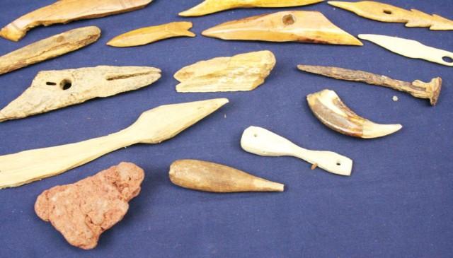 MIXED LOT OF ANCIENT ALASKAN ESKIMO TOOLS