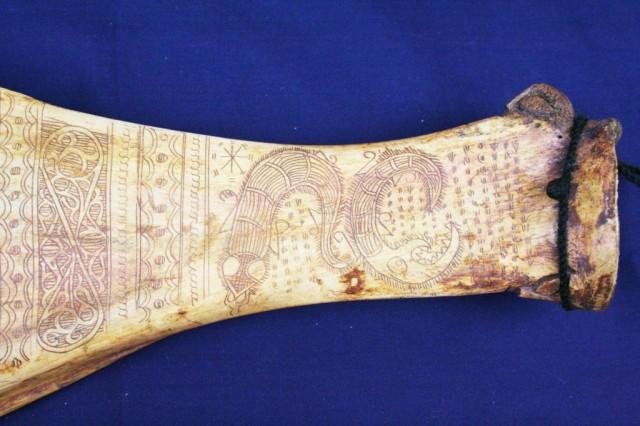 MAORI WHALE BONE CLUB SCRIMSHAW CARVING