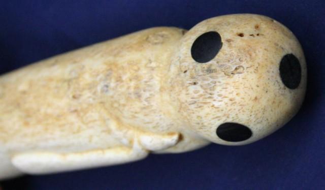 19TH CENTURY WHALE BONE FID WITH BALEEN INSERTS
